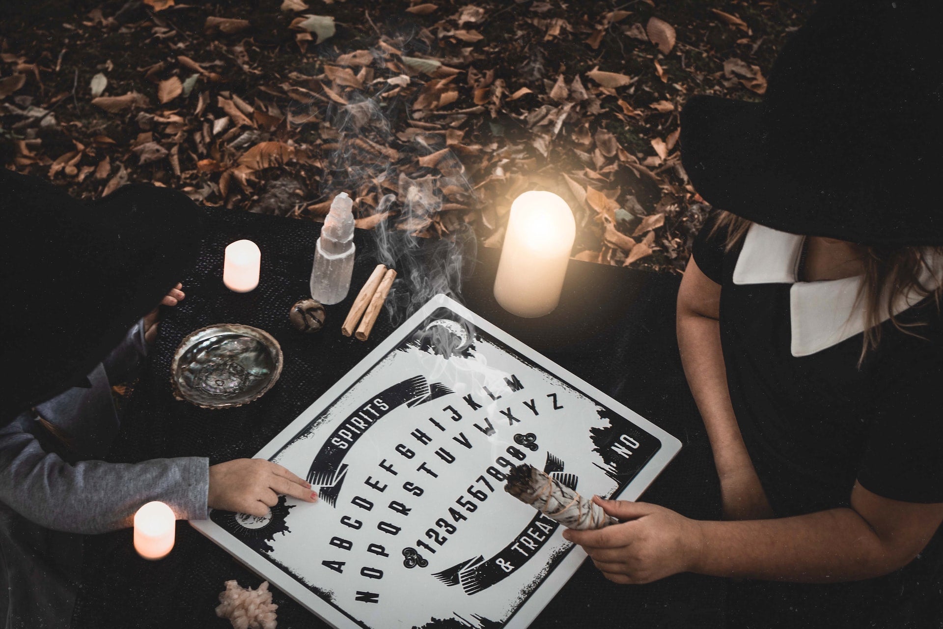 How to Perform A Safe Seance: 5 Tips and Tricks – Patti Negri