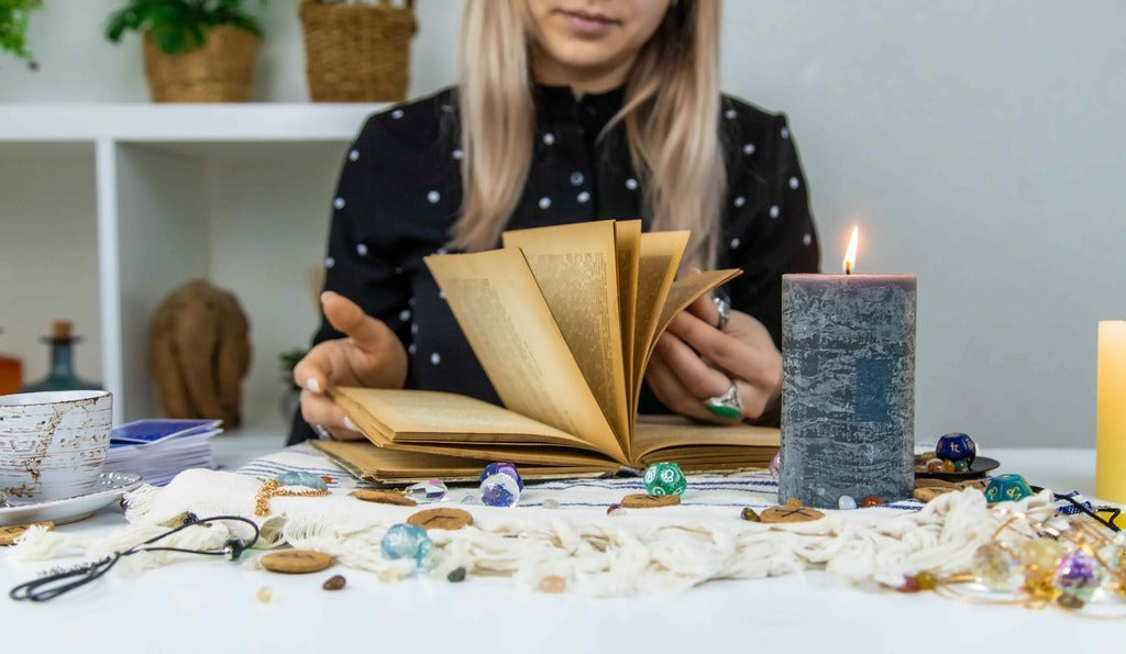The History of Crystal Reading: Everything You Need to Know – Patti Negri